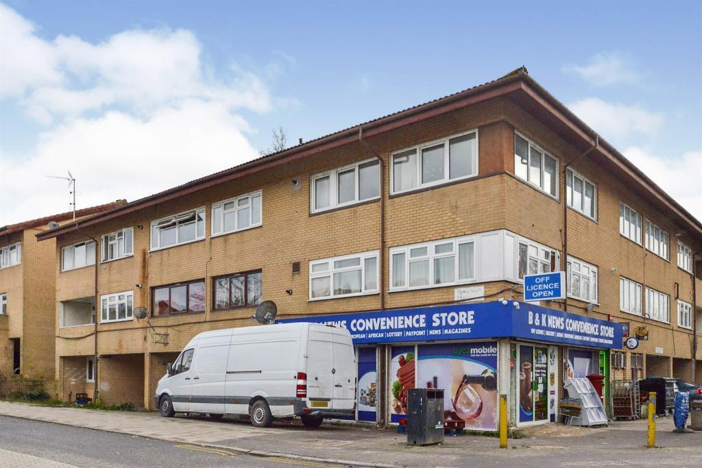 Conniburrow, Milton Keynes MK14 2 bed apartment - £167,500