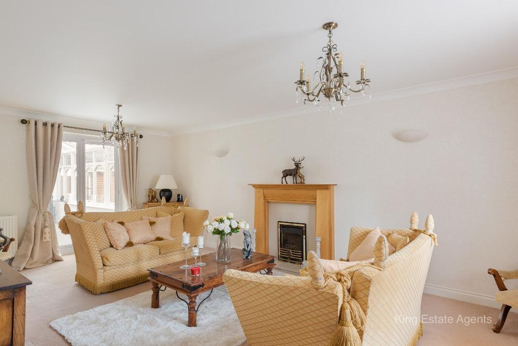 Tattenhoe, Milton Keynes MK4 4 bed detached house - £650,000