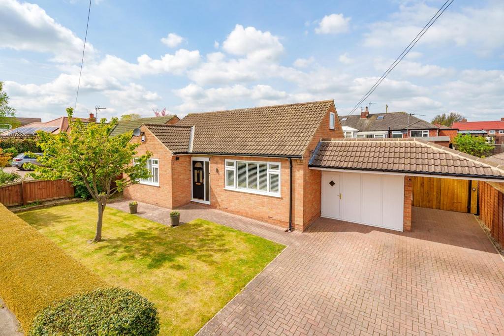 South Grange Road, Ripon 2 bed detached bungalow - £425,000