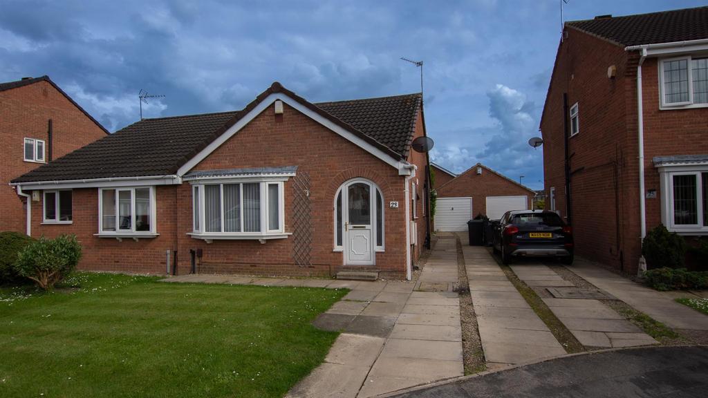 Chelkar Way, Rawcliffe, York, YO30 5ZH 2 bed bungalow - £995 pcm (£230 pw)