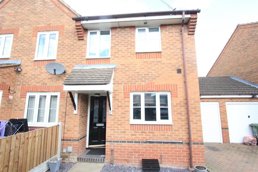 Wraysbury Drive * APPLICANT... 2 bed terraced house - £1,300 pcm (£300 pw)