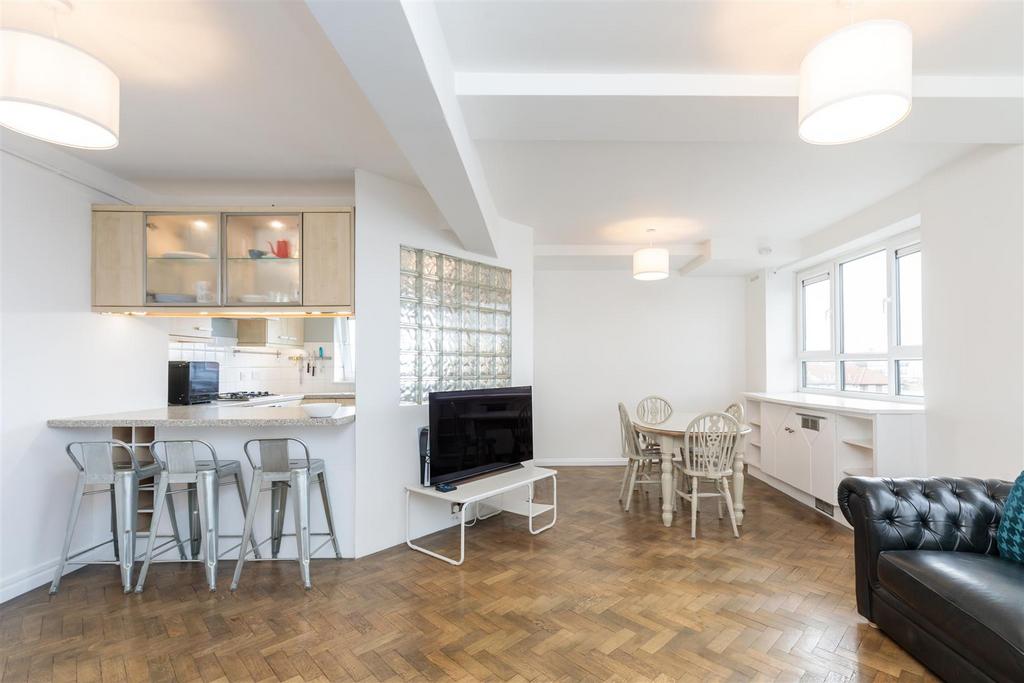 City View House, Bethnal Green Road... 3 bed flat - £3,500 pcm (£808 pw)