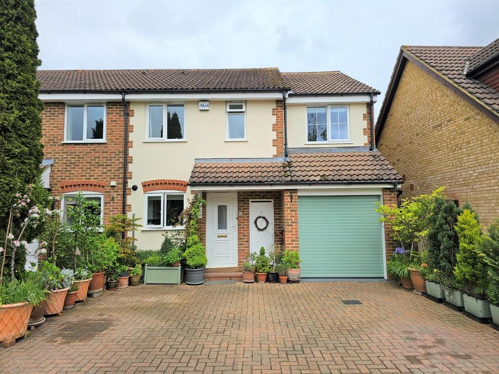 Goldsmith Close, Wokingham, RG40 4YP 3 bed semi-detached house for sale ...