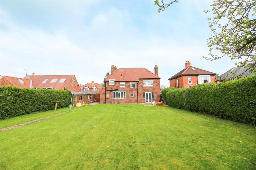 Bishopton Lane, Ripon 3 bed detached house - £450,000