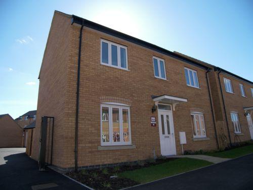 Pinder Avenue, Gunthorpe, PE4 4 bed house - £1,295 pcm (£299 pw)
