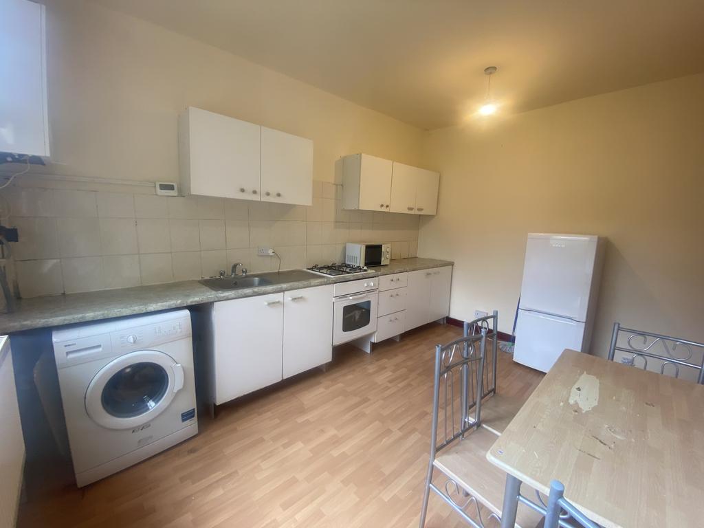 Green Street, London E13 1 bed flat - £1,300 pcm (£300 pw)