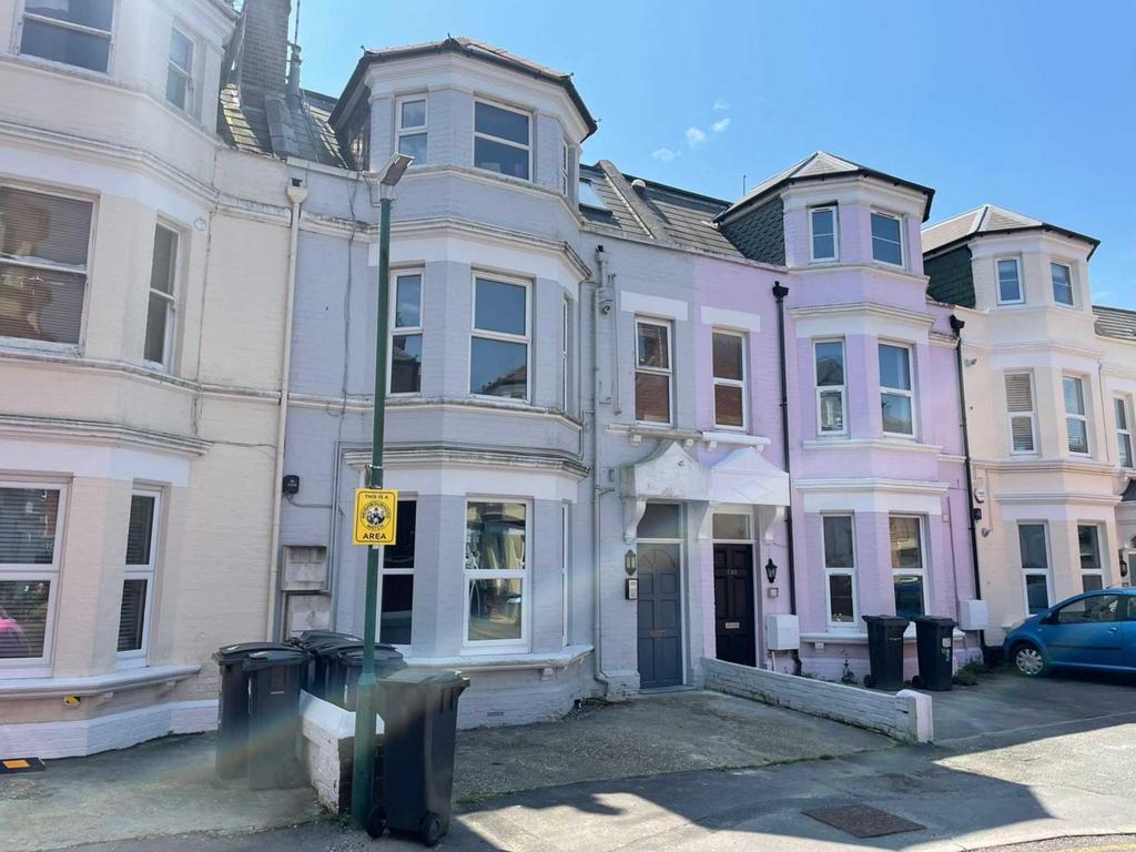 Eldon Place, Bournemouth BH4 2 bed apartment - £195,000