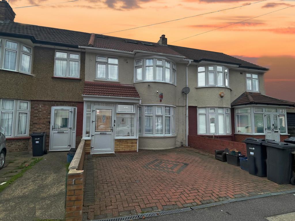 Park Road, Ilford, Essex, IG1 5 bed terraced house for sale - £600,000