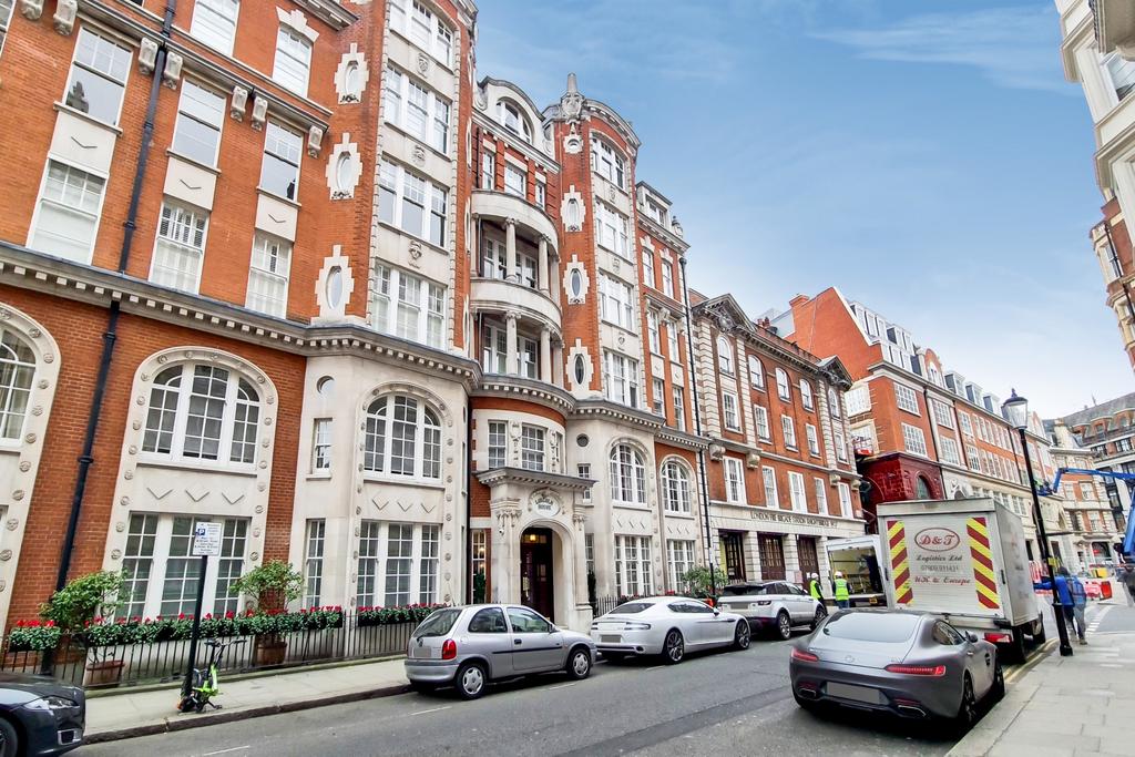 Basil Street, SW3 2 bed apartment - £3,495,000