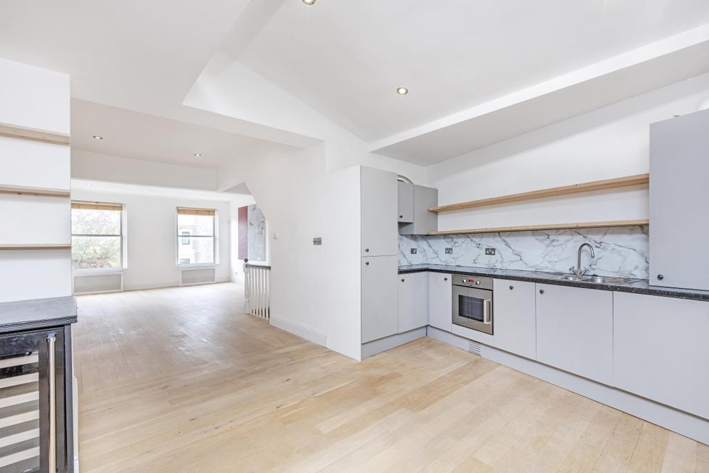 Britannia Road London SW6 2 bed flat - £2,850 pcm (£658 pw)
