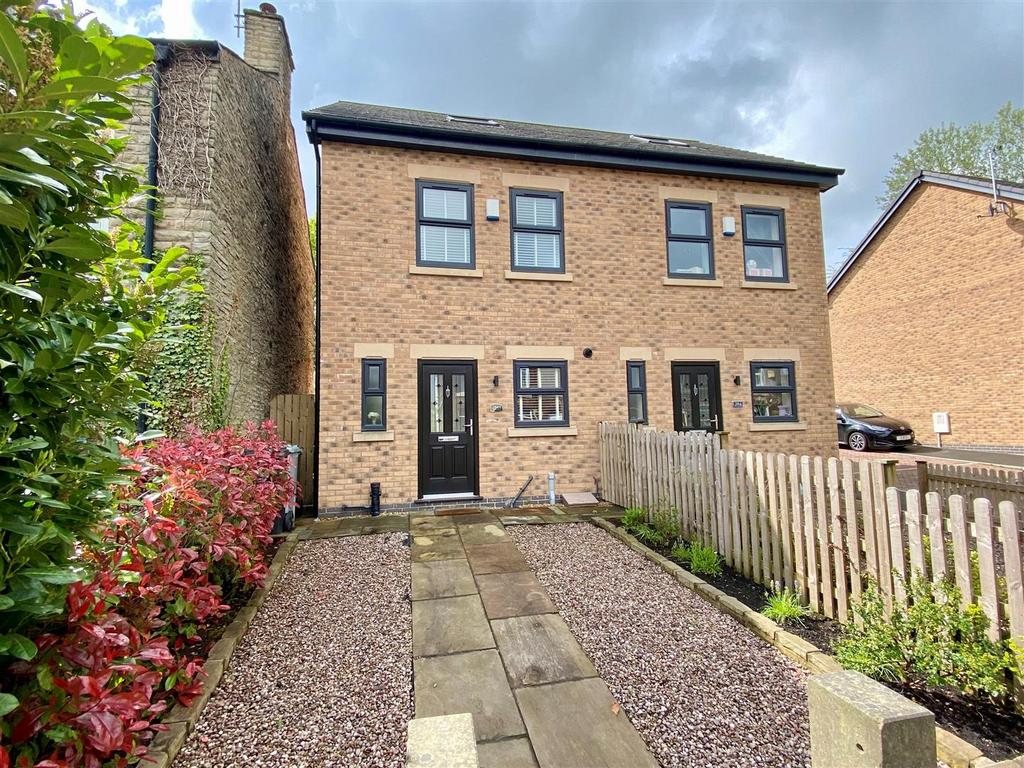 Buxton Road, Disley, Stockport 3 bed semi-detached house - £290,000