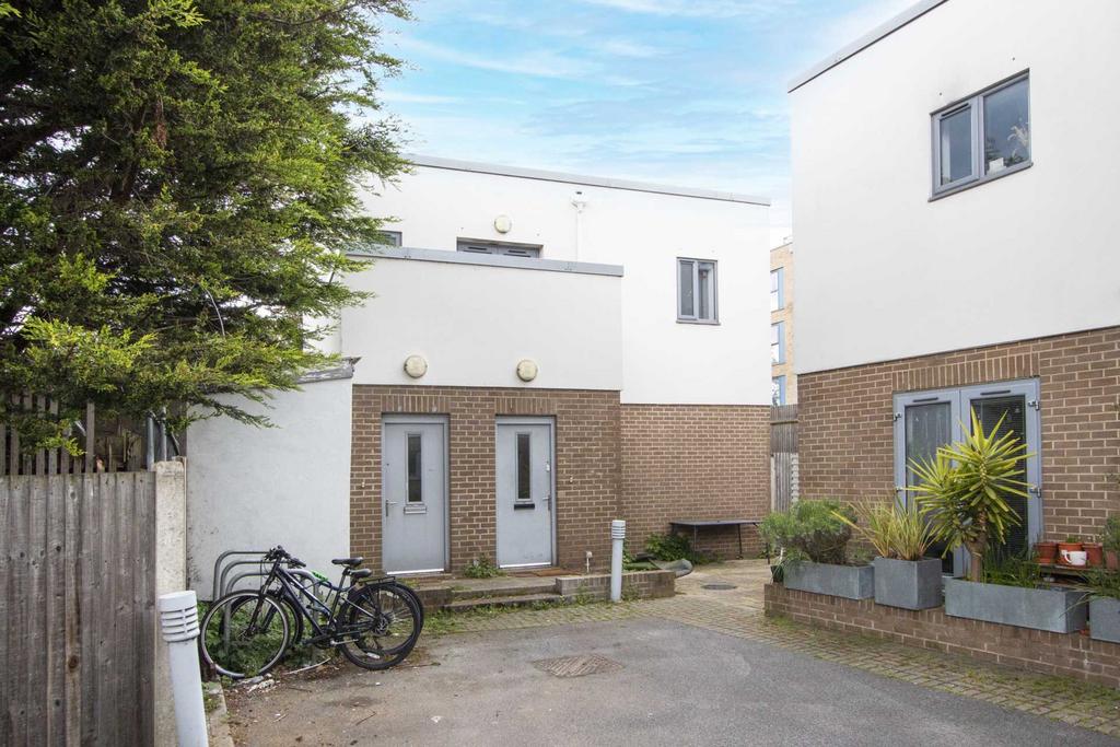 Criterion Mews, London SE24 2 bed flat - £2,000 pcm (£462 pw)