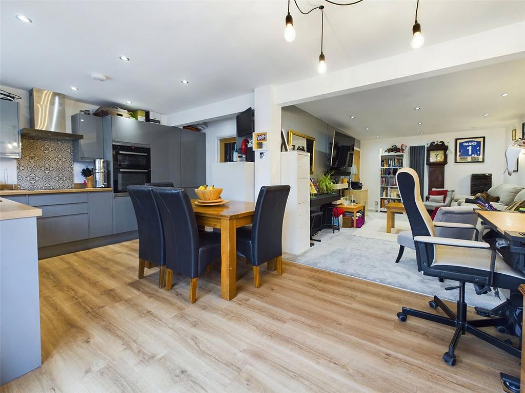 Springbank Road Cheltenham Gloucestershire Gl51 2 Bed Bungalow For