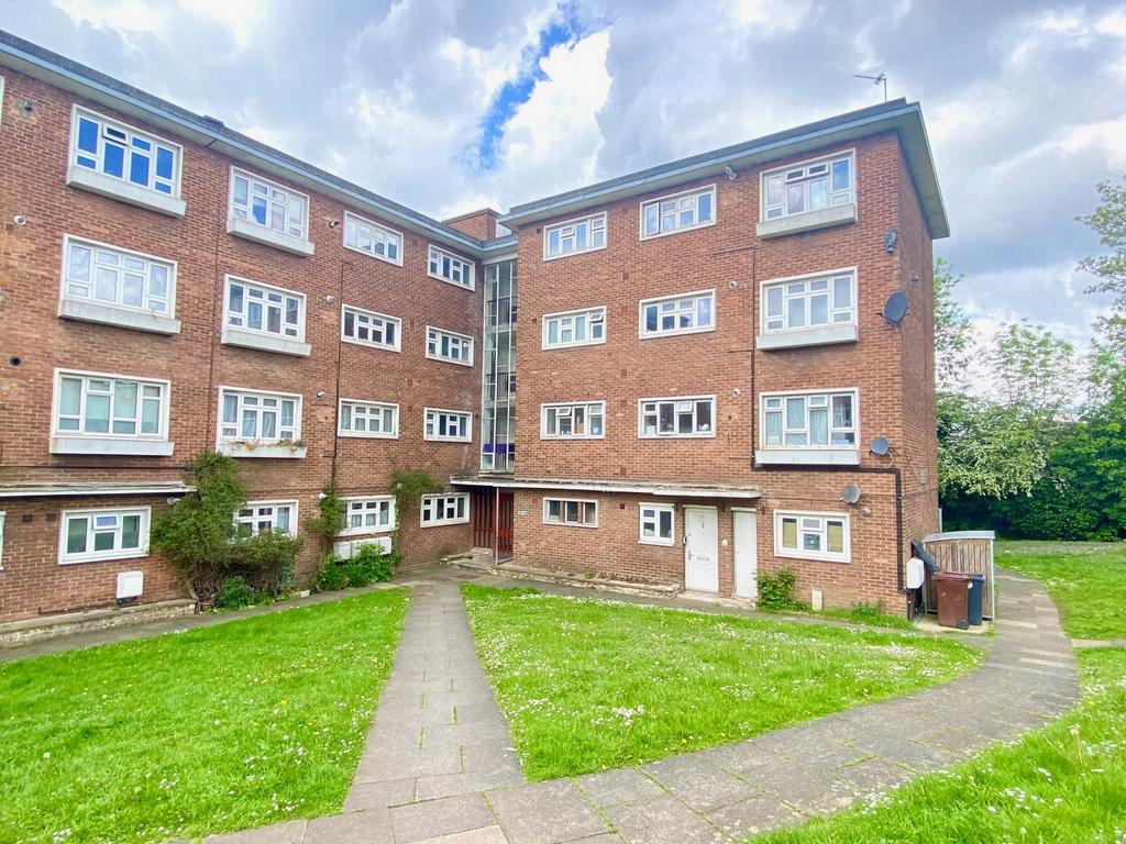 Mead Court, Buck Lane, London, NW9 2 bed flat for sale - £334,950