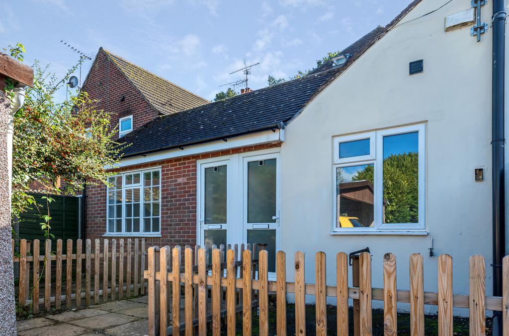 Churt Road, Hindhead 1 bed apartment - £145,000