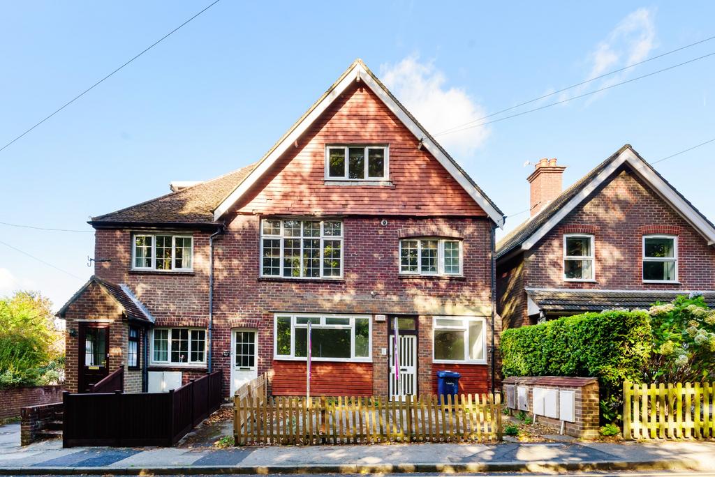 Churt Road, Hindhead 1 bed apartment - £140,000