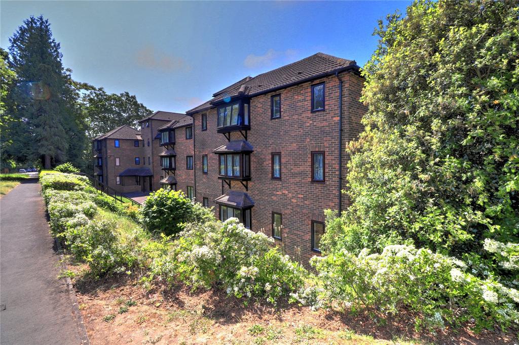 Holm Court, Twycross Road, Godalming... 2 bed apartment for sale - £275,000