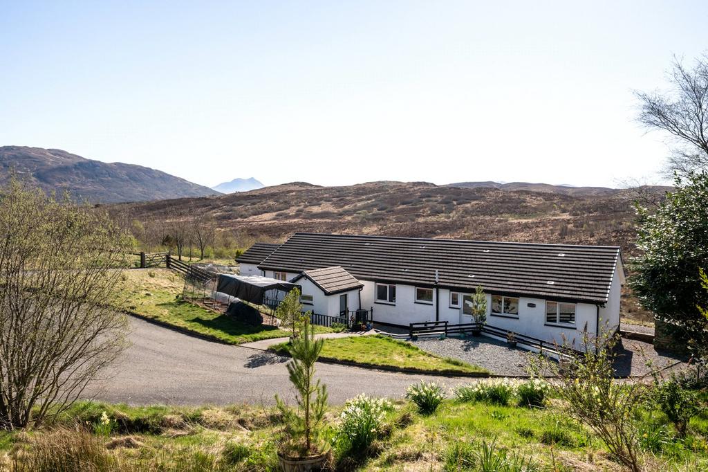 Tigh Na Bruaich, 08 Drumfearn, Isle... 5 bed bungalow - £399,950