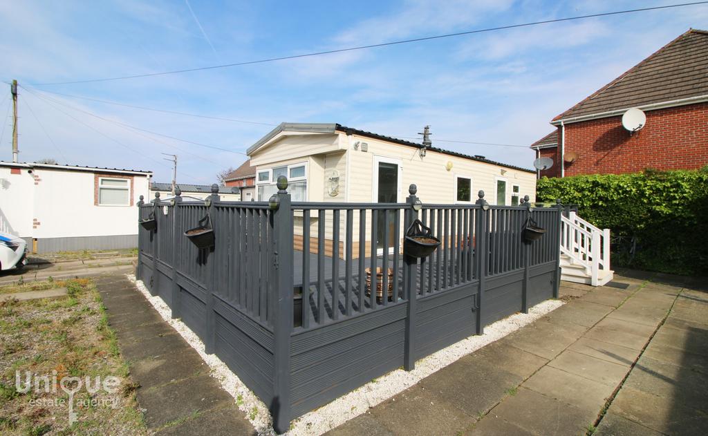 Ingledene, Lawsons Road, Thornton... 2 bed mobile home - £32,500