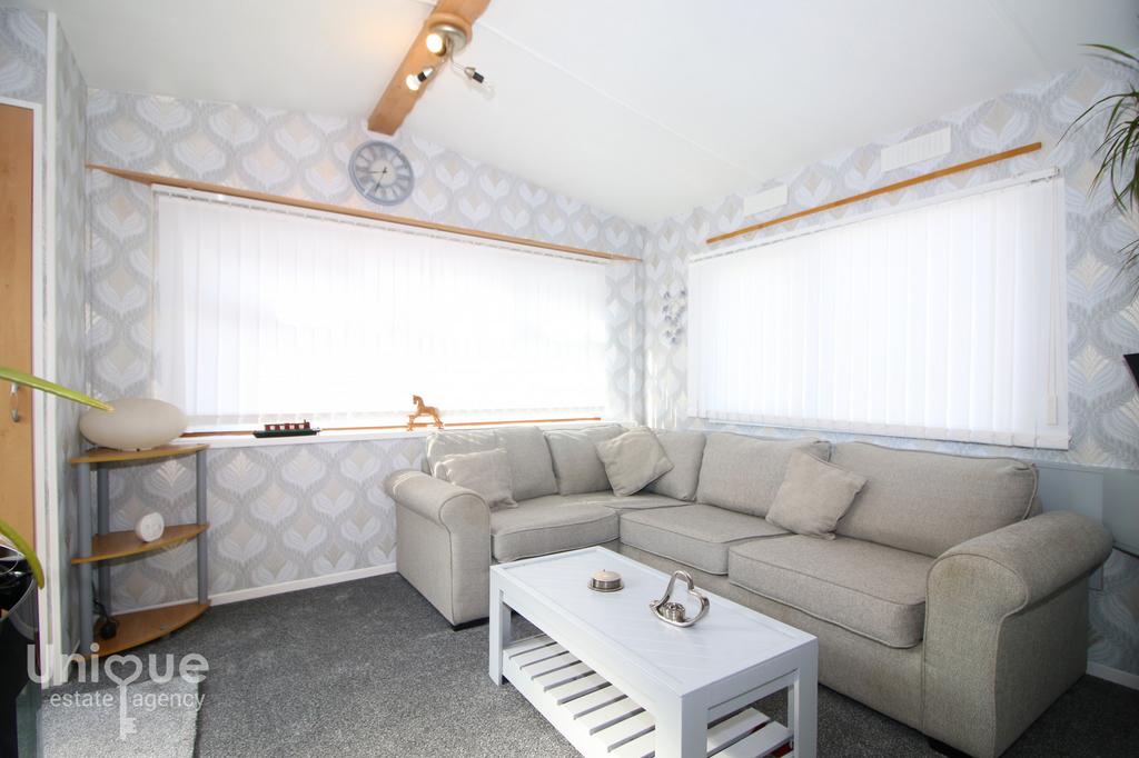 Ingledene, Lawsons Road, Thornton... 2 bed mobile home - £32,500