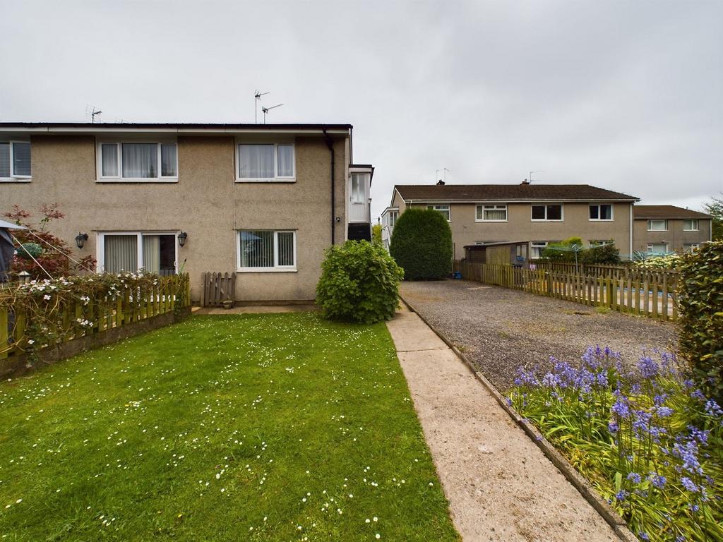 Cefn Graig, Rhiwbina, Cardiff. CF14 6JZ 2 bed maisonette for sale - £ ...
