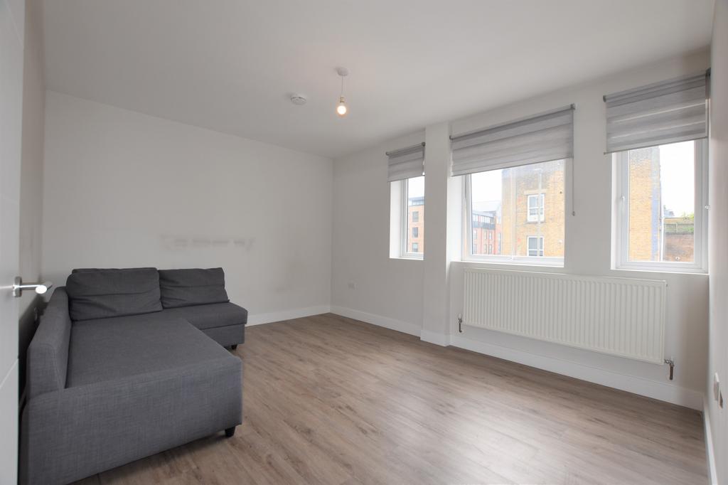 Rusper House, Tooting High Street, SW17 1 bed apartment - £1,500 pcm (£ ...