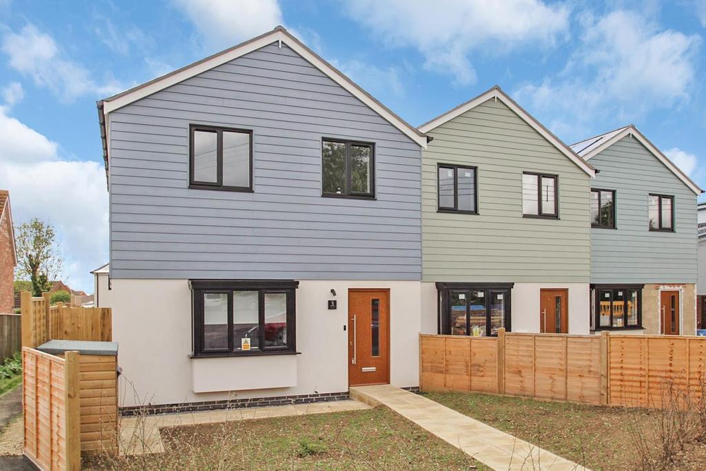 Coped Hall, Royal Wootton Bassett... 3 bed terraced house - £300,000