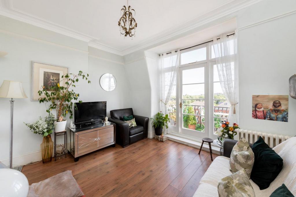 Shoot Up Hill, London, NW2 2 bed apartment - £485,000