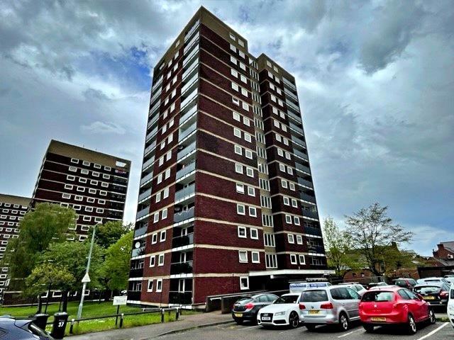 Balfour, Tamworth, B79 7BQ 2 bed flat for sale - £100,000
