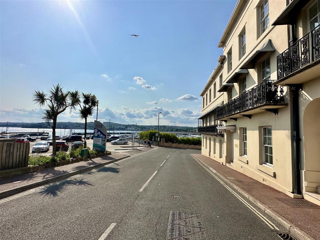 Beacon Terrace, Torquay 2 bed apartment - £300,000