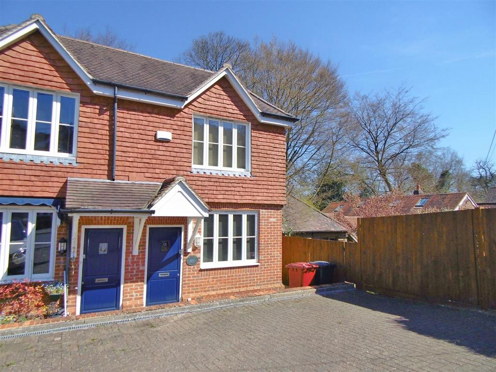Copse Road, Haslemere 2 bed end of terrace house - £1,395 pcm (£322 pw)