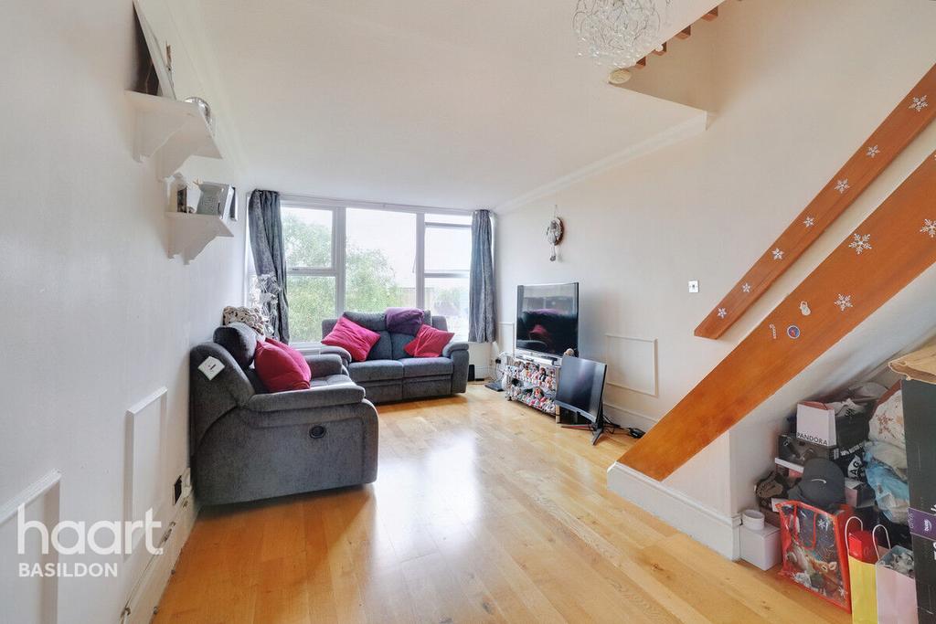 Whitmore Way, Basildon 1 bed maisonette - £130,000