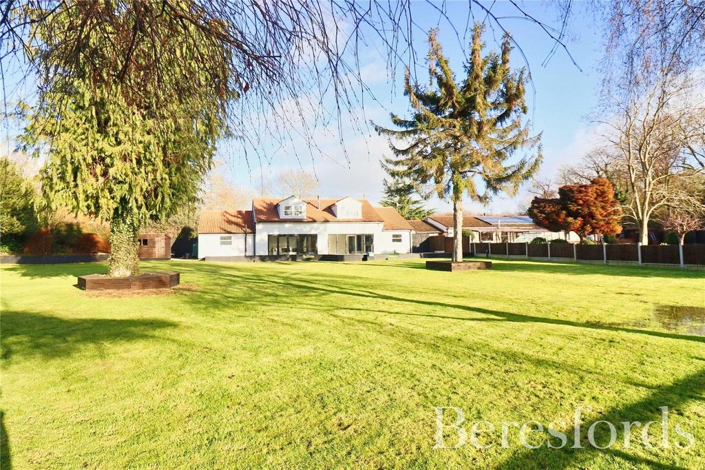 Roxwell Road, Writtle, CM1 5 bed detached house - £4,100 pcm (£946 pw)