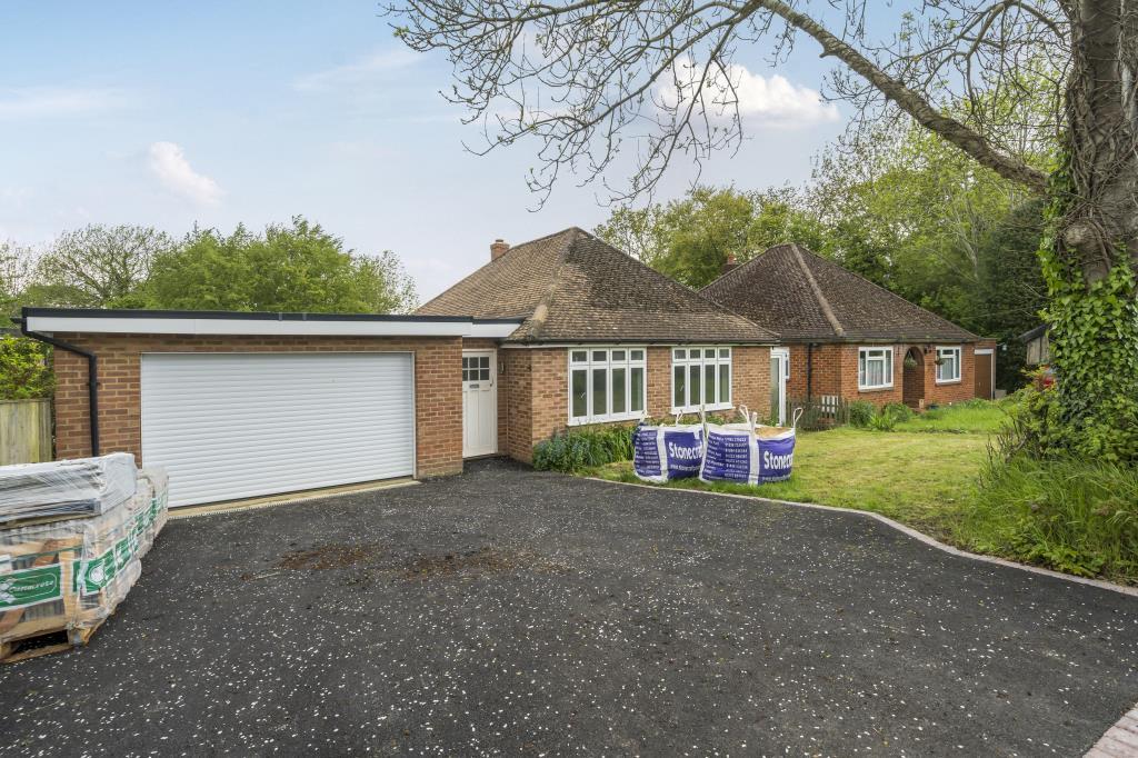 High Wycombe, Buckinghamshire, HP13 3 bed detached bungalow - £550,000