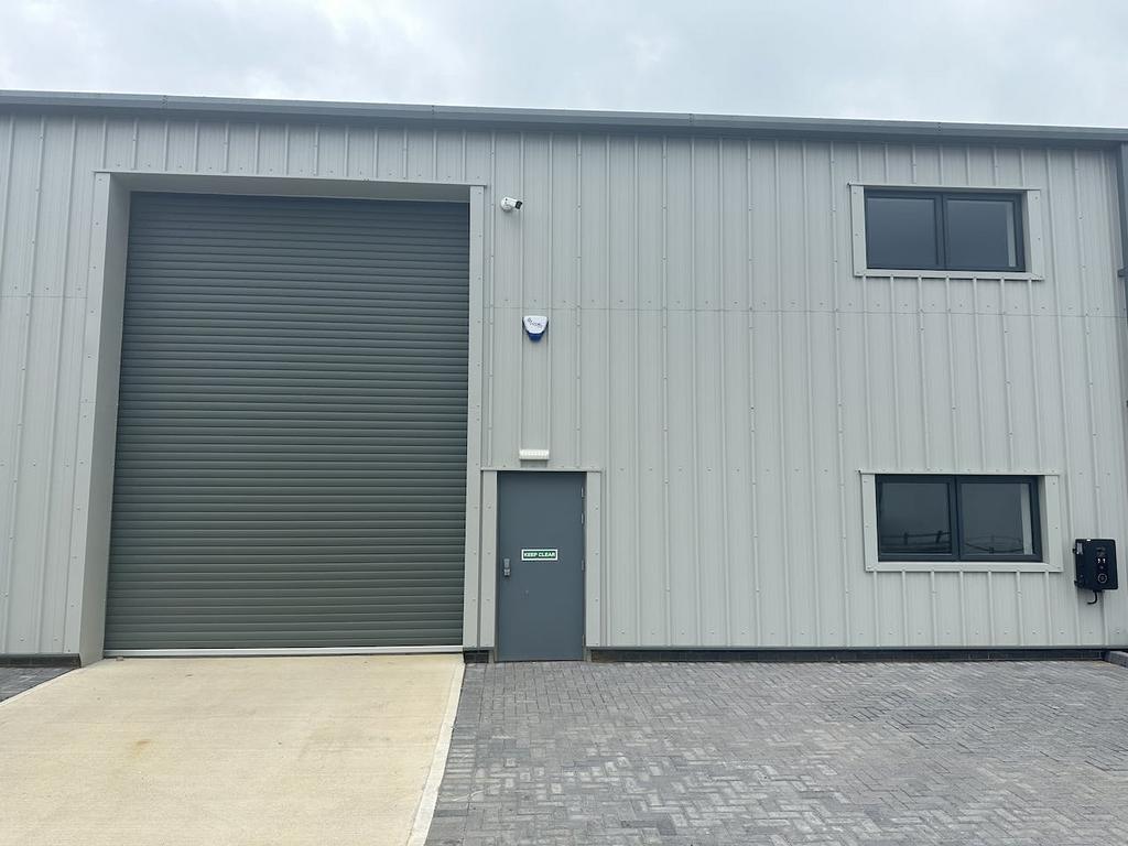 Unit B, Goodwood House, Hackamore Way, Oakham, LE15 7FS Warehouse - £2,500 pcm (£577 pw)
