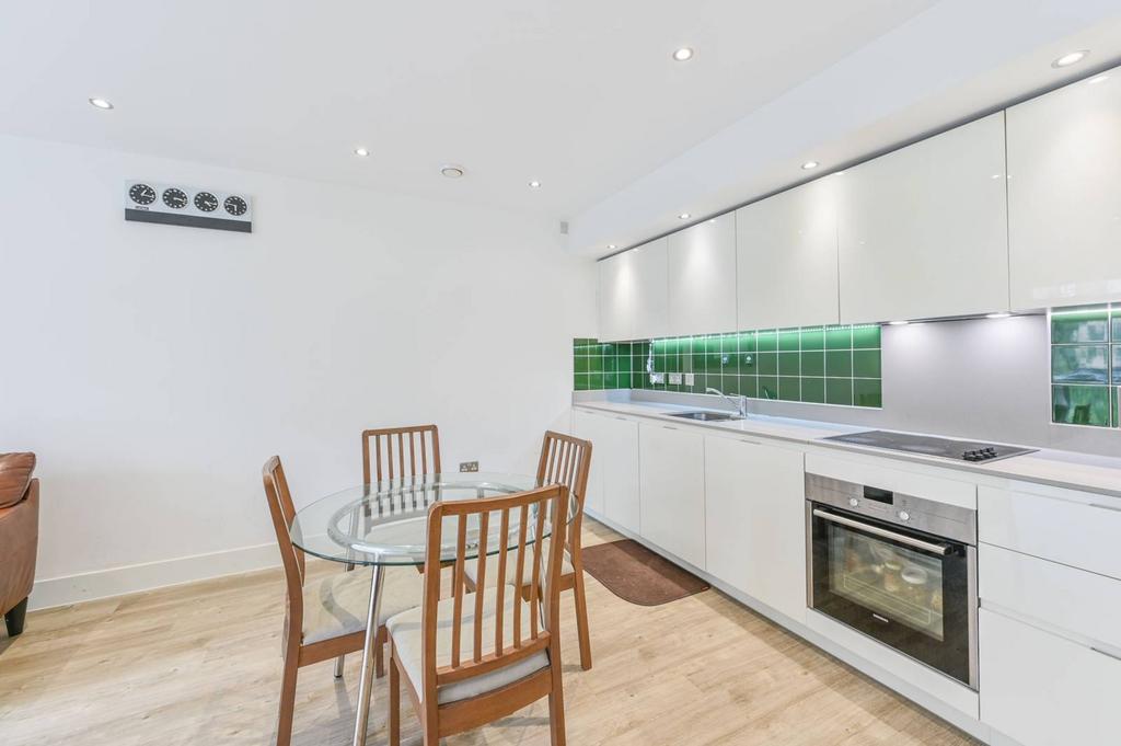 Lyon Road, Harrow, HA1 2 bed flat - £450,000