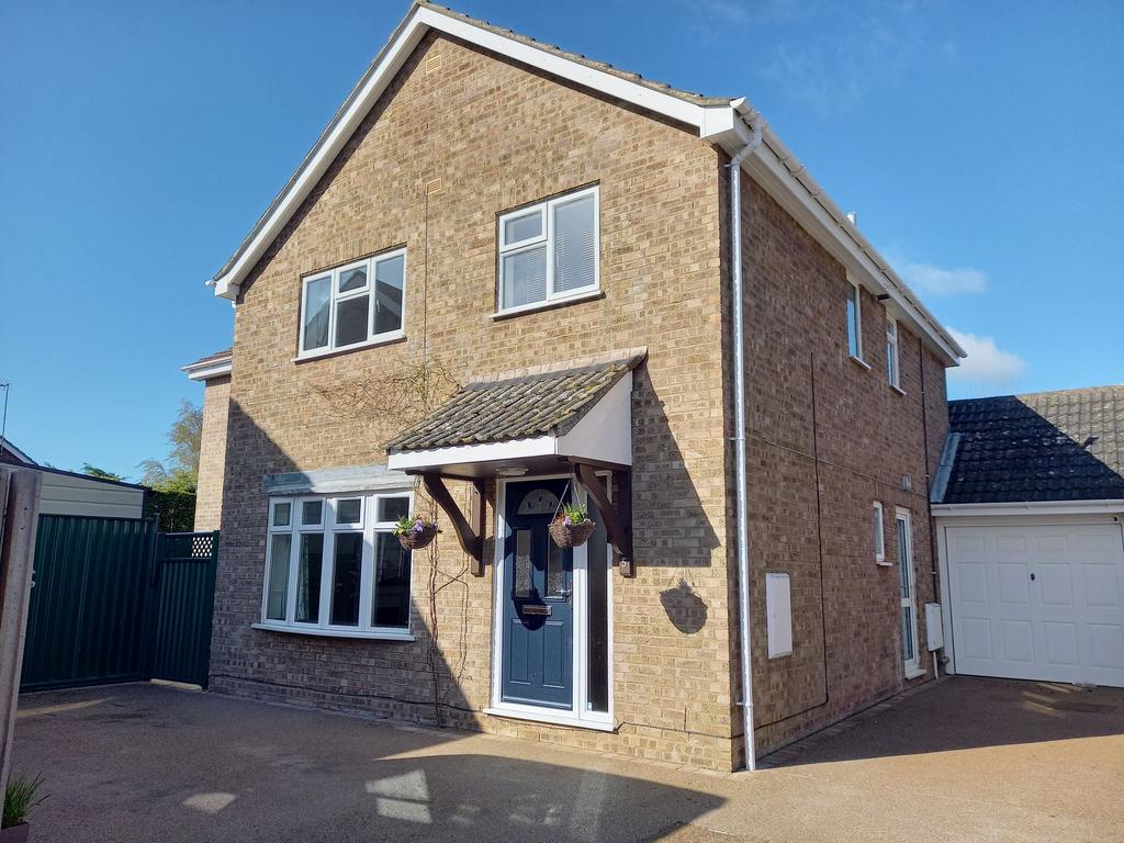 Maple Close, Sawtry, Cambridgeshire. 5 bed detached house for sale - £ ...