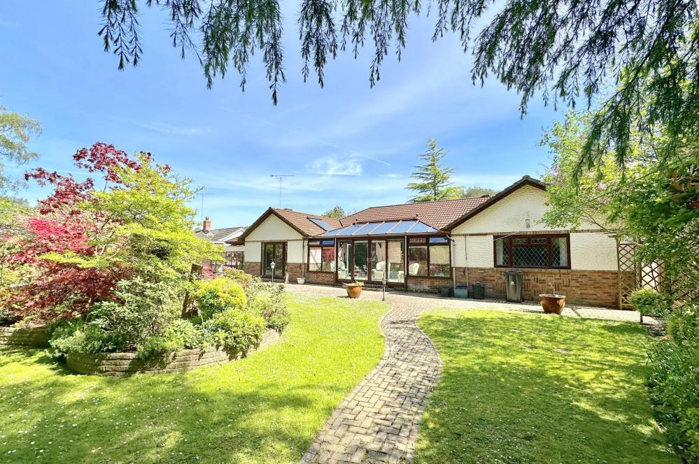 Bushmead Drive, Ashley Heath, BH24 2HT 5 bed bungalow - £900,000