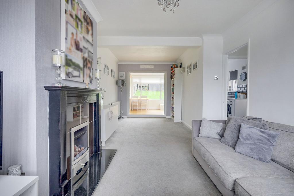 High Road, Basildon, SS15 3 bed semi-detached house - £350,000