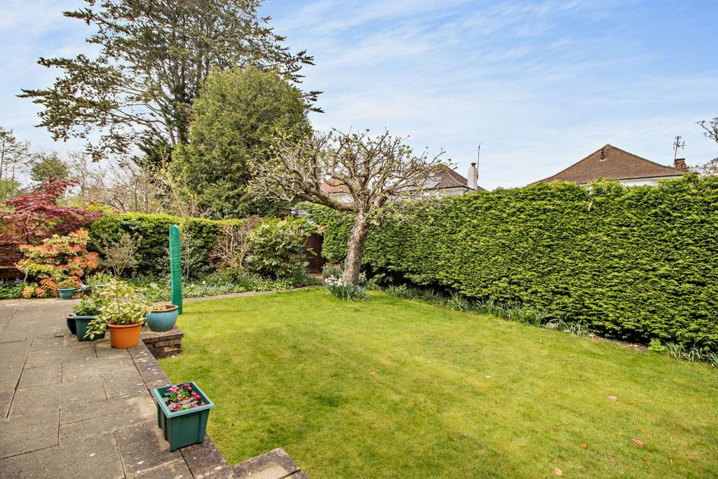 Lawrence Road, Pinner, HA5 4 bed link detached house for sale - £950,000