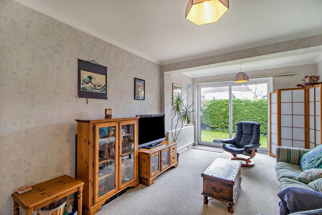 Lawrence Road, Pinner, HA5 4 bed link detached house - £950,000