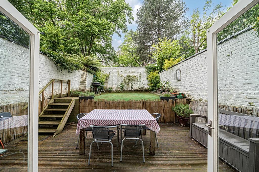 Palliser Road, Barons Court 2 bed flat for sale - £675,000