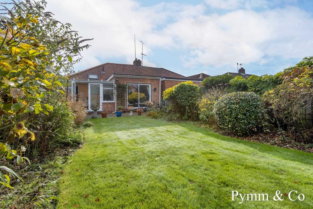Orchard Close, Norwich NR7 2 bed semi-detached bungalow - £290,000