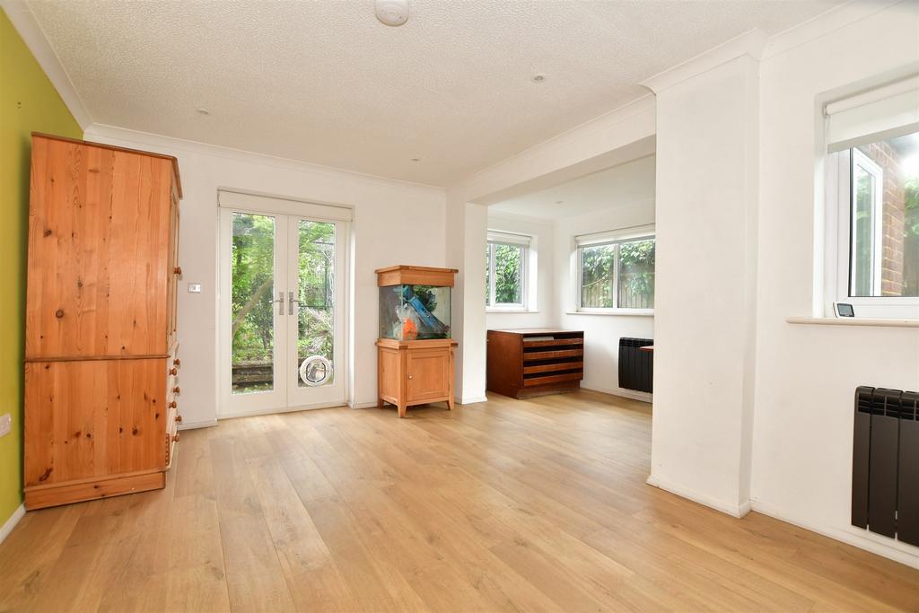 Chaplin Drive, Headcorn, Kent 3 bed semi-detached house for sale - £325,000