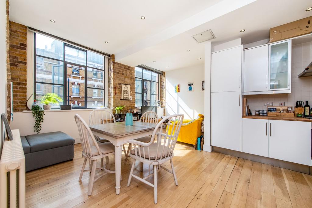 Thrawl Street London E1 1 bed flat - £2,650 pcm (£612 pw)