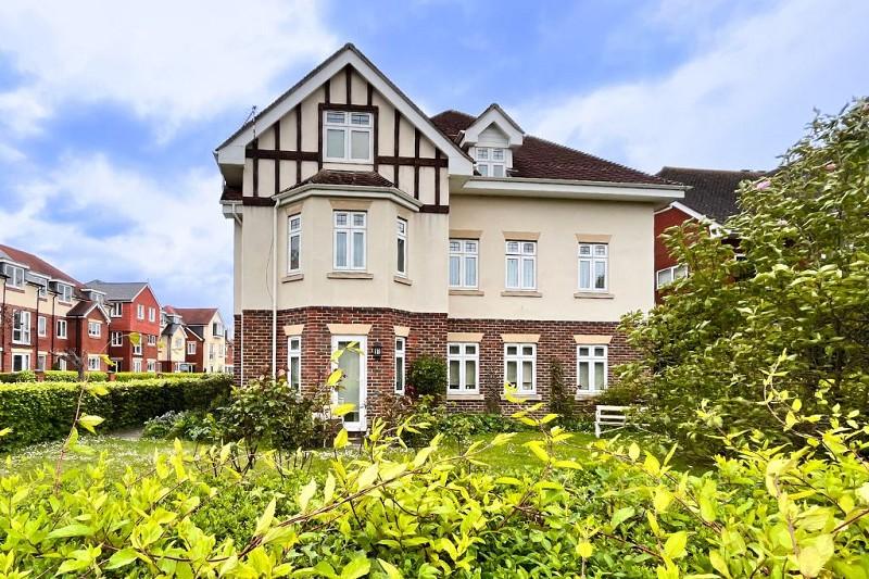 Stuart Road, Highcliffe, Dorset. BH23... 2 bed flat - £250,000