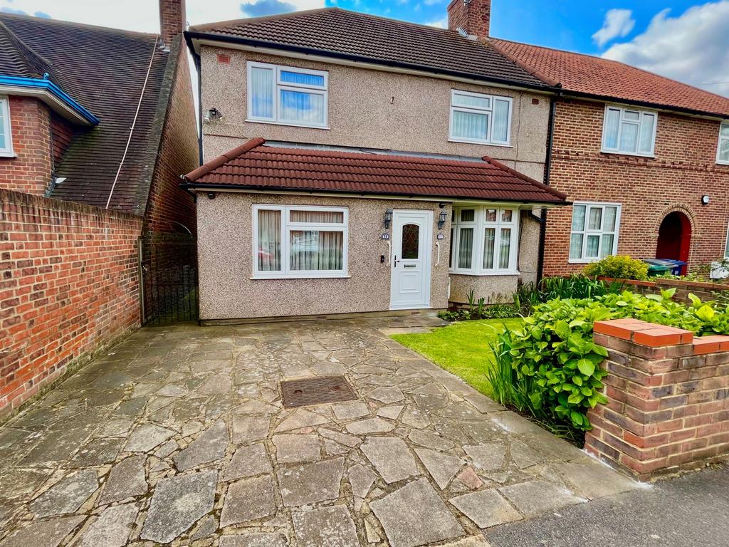 Goldbeaters Grove, Edgware, HA8 3 bed end of terrace house for sale - £ ...