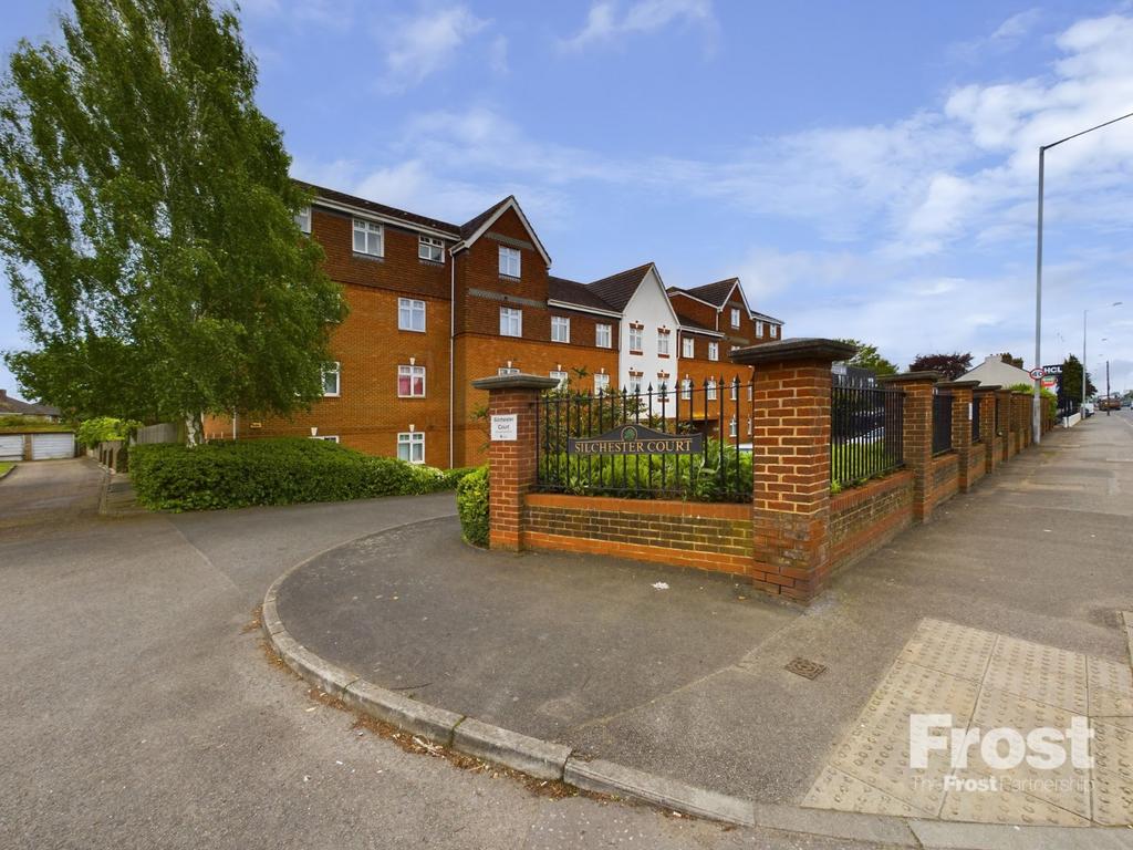 London Road, Ashford, Surrey, TW15 2 bed apartment - £260,000