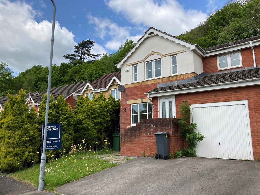 Heritage Drive, Caerau, Cardiff... 3 bed semi-detached house - £1,400 ...
