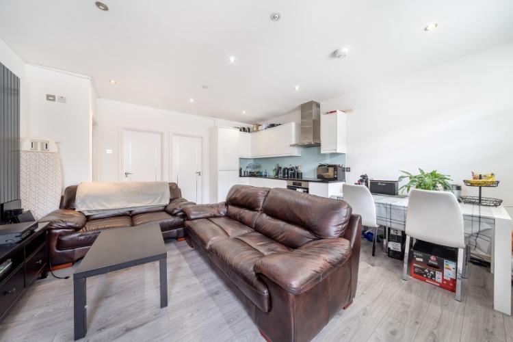 Clapham Park Road Clapham SW4 2 bed flat - £2,200 pcm (£508 pw)